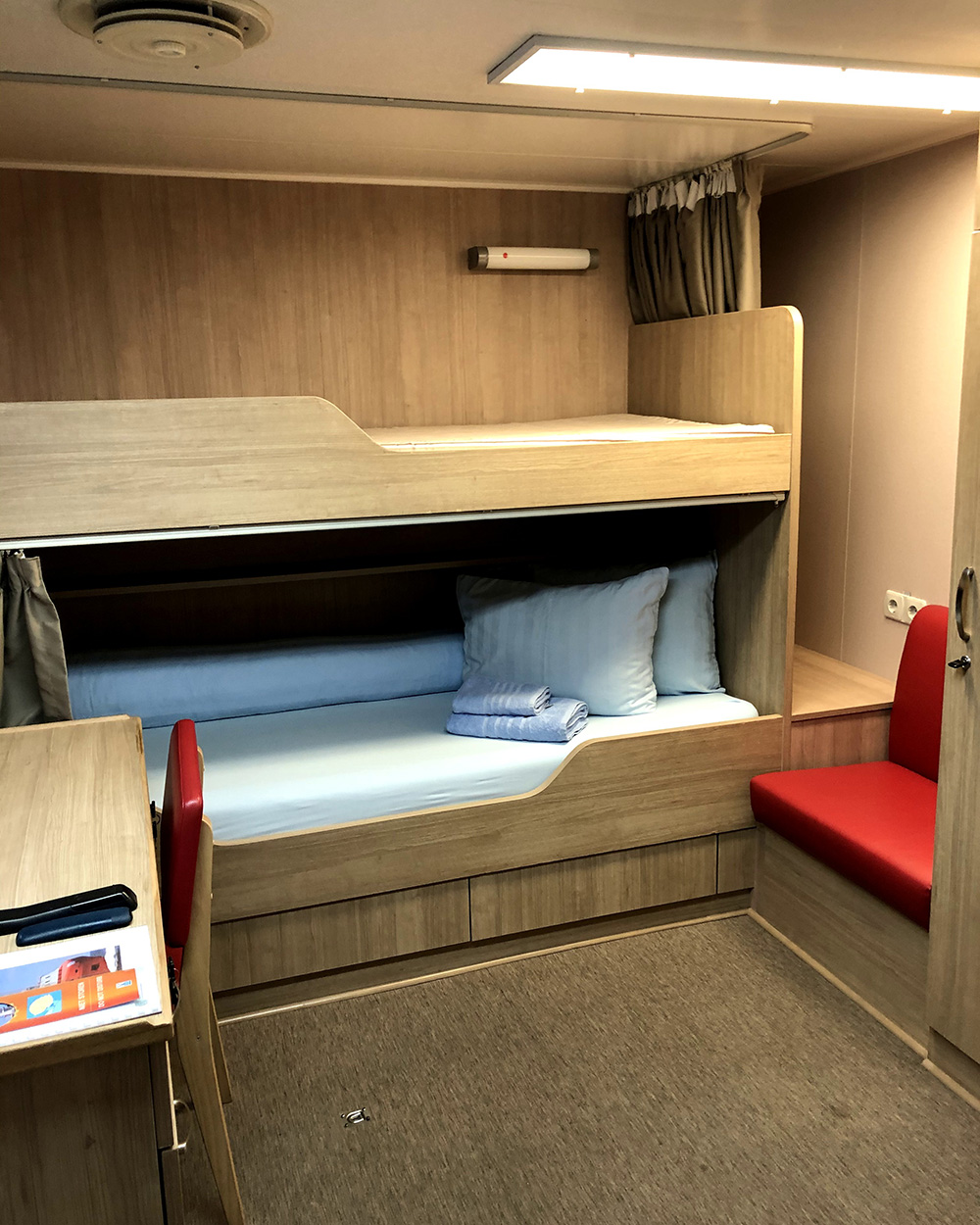 Life and Work in an Offshore Wind Farm - RTS Wind AG